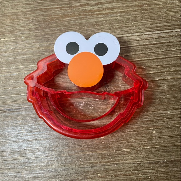 Sesame Street | Kitchen | Sesame Street Elmo Crust Cuttr Cutter Red ...